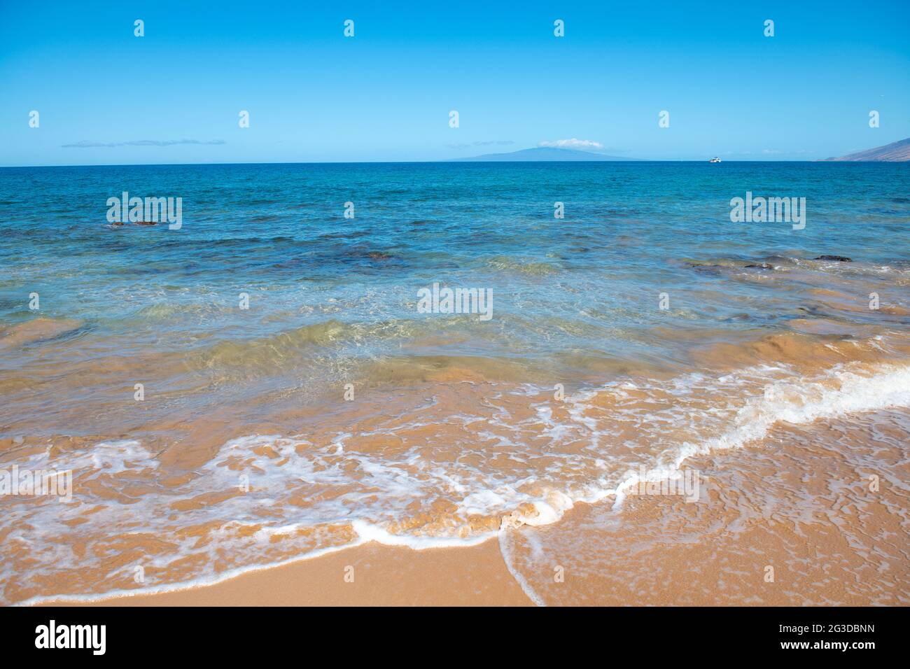 Calm sea beach background. Summer tropical beach with sand. Ocean water ...