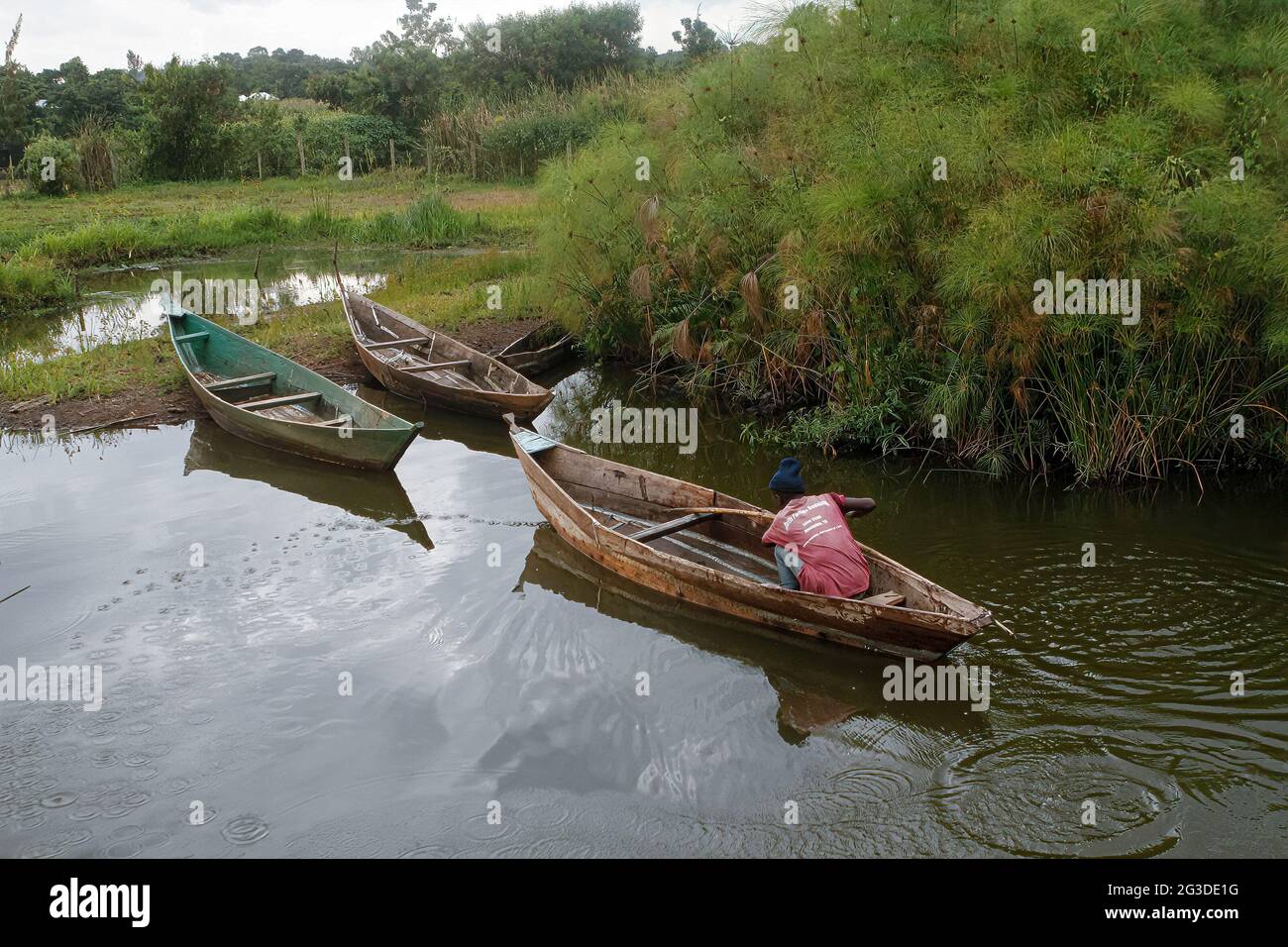 Boy at docks hi-res stock photography and images - Alamy