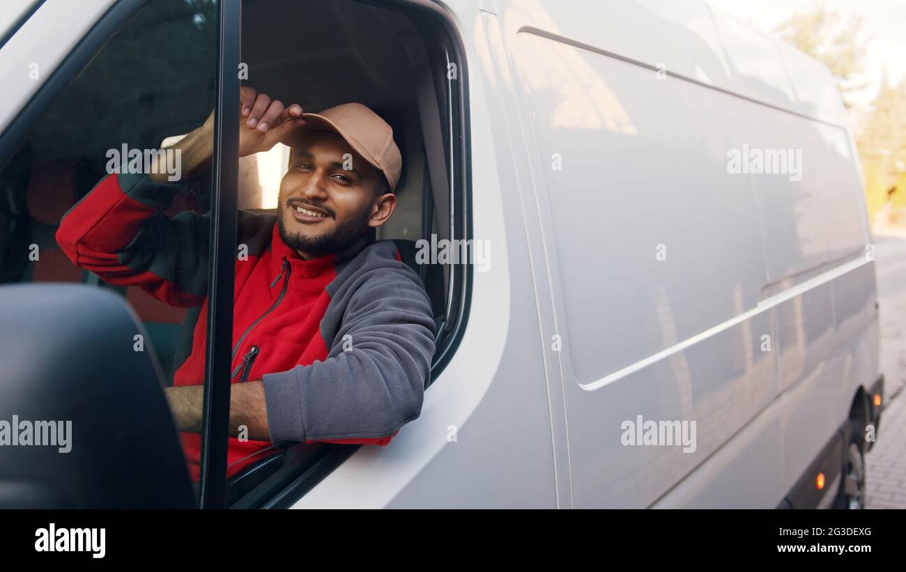 Indian delivery van hi-res stock photography and images - Alamy