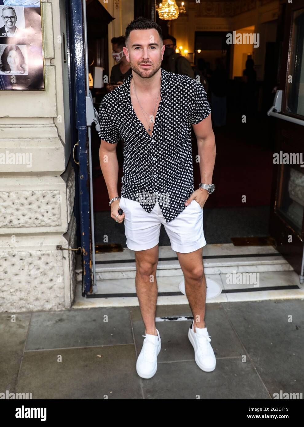 Scrubs to sparkle hi-res stock photography and images - Alamy