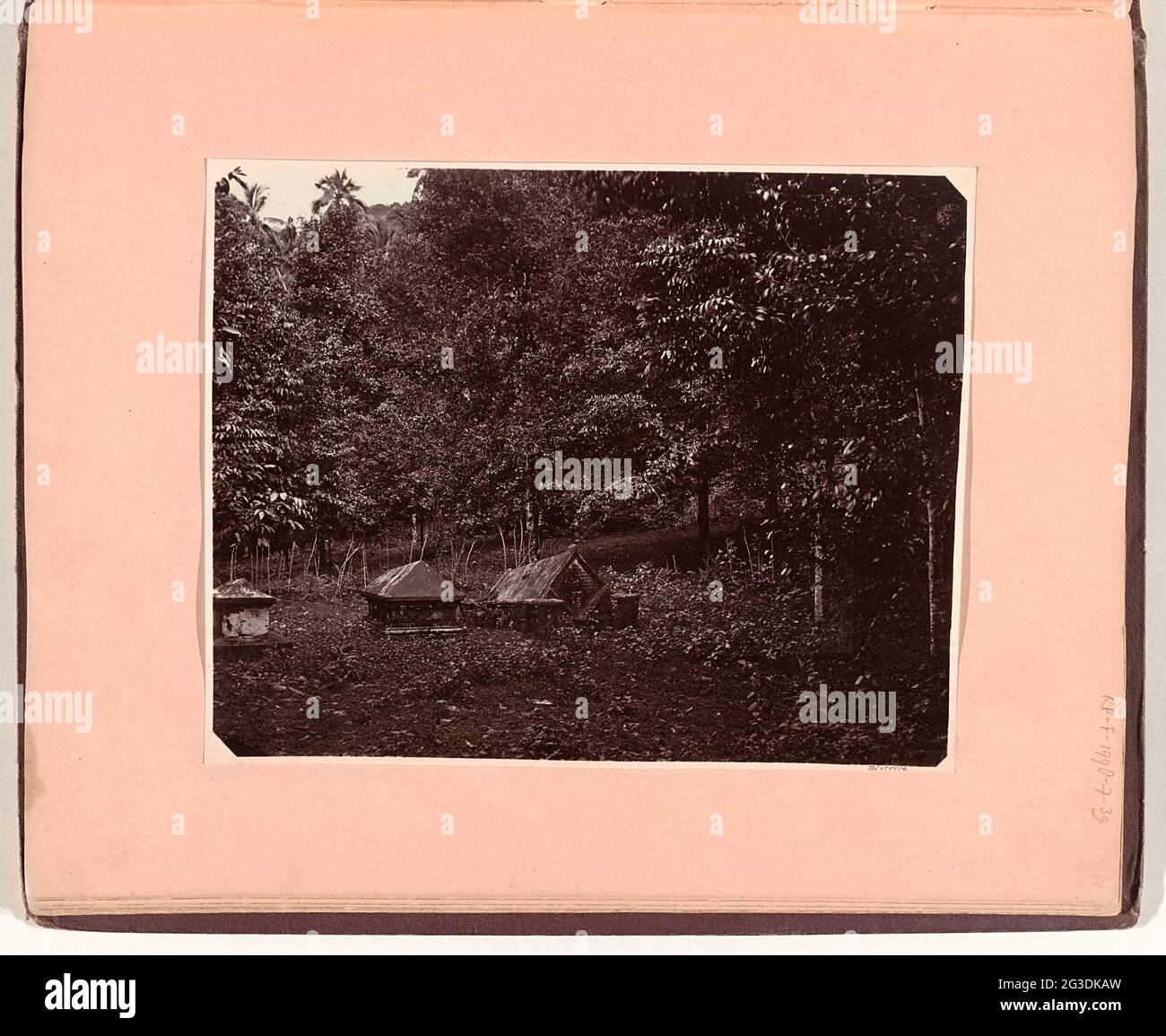 Graven van 'Perkenier's' ('old graves of' Perkenier 'in the' Perk Stock ...