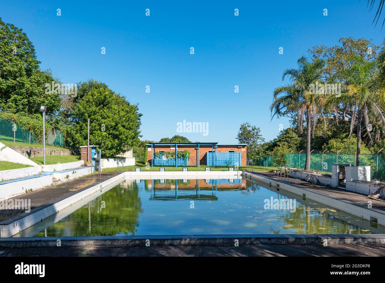 Disused swimming pool hi-res stock photography and images - Alamy