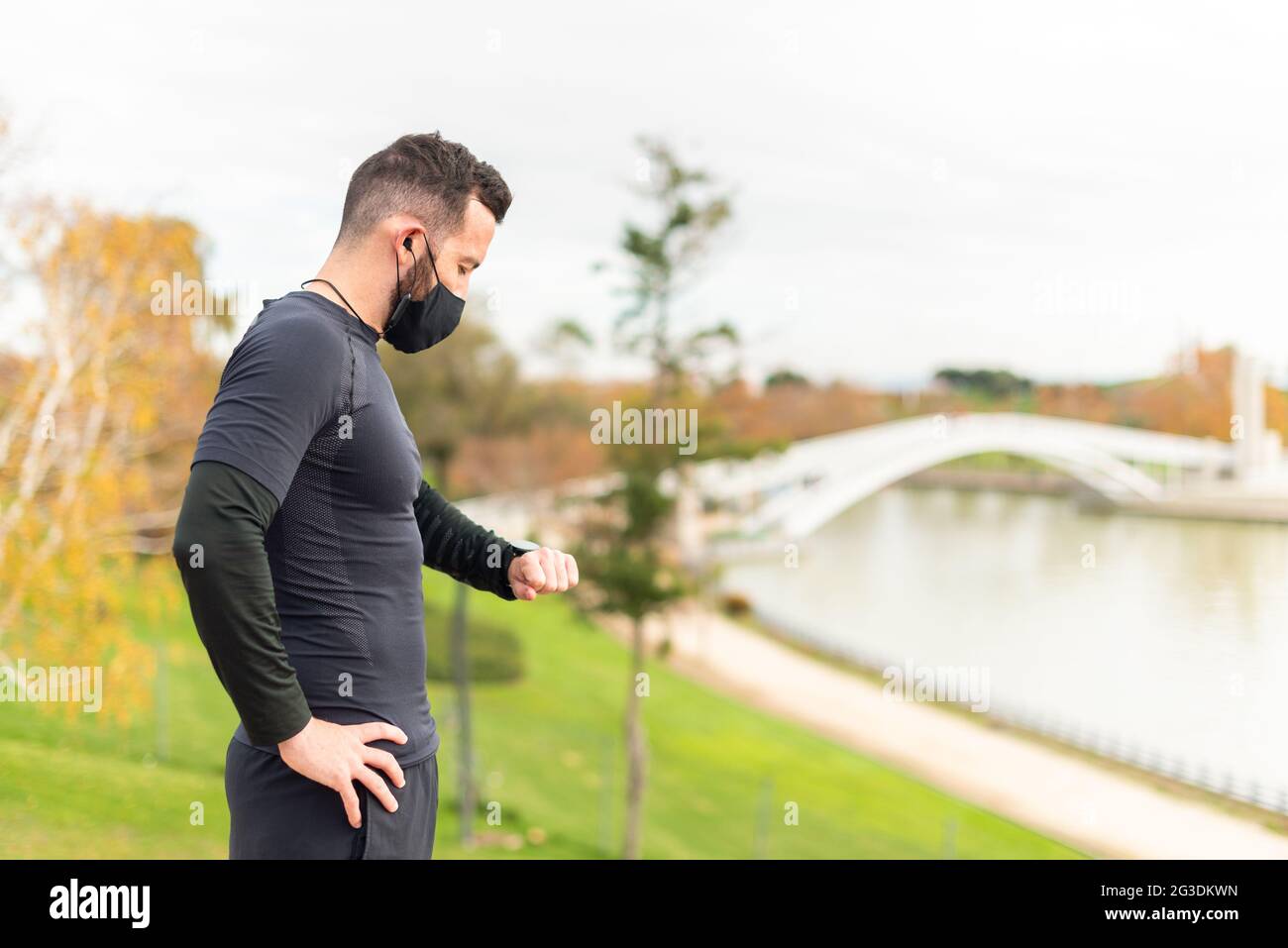 Man athlete stopwatch hi-res stock photography and images - Alamy