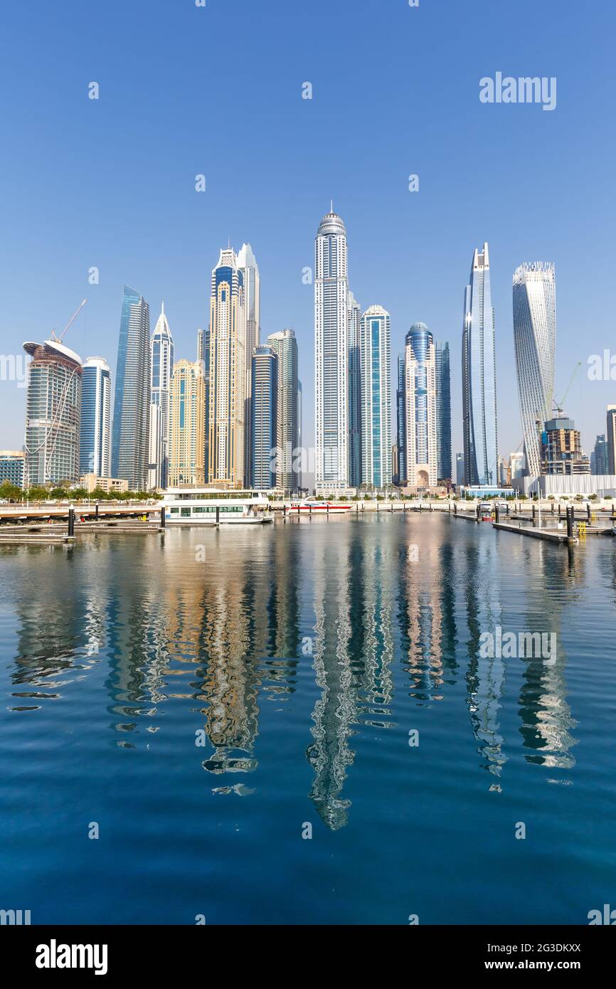 Dubai vertical hi-res stock photography and images - Alamy