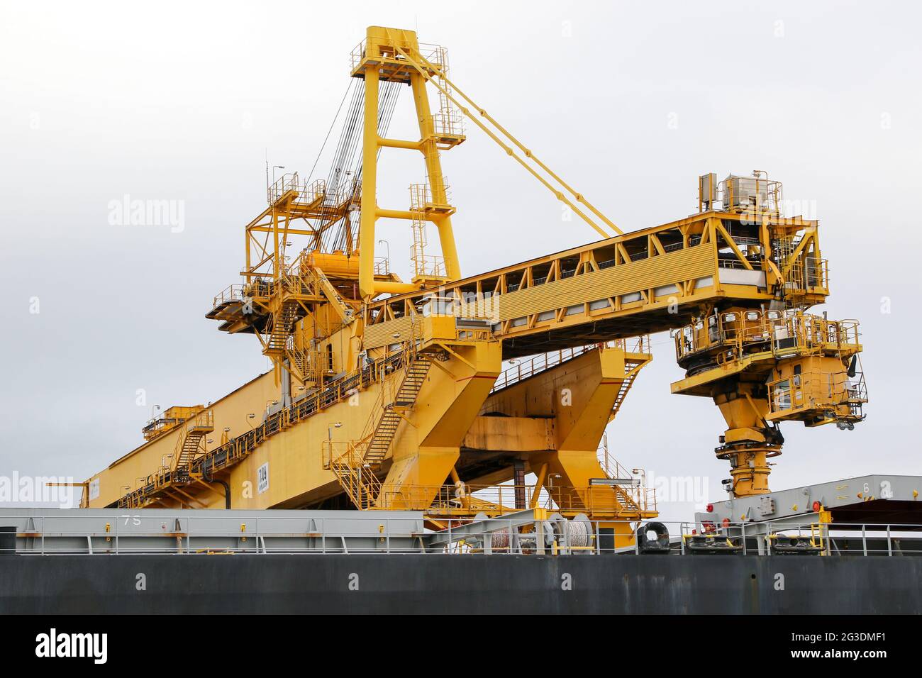 Ship loader hi-res stock photography and images - Alamy