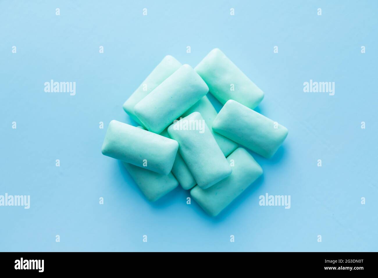 Mint chewing gum pads hi-res stock photography and images - Alamy
