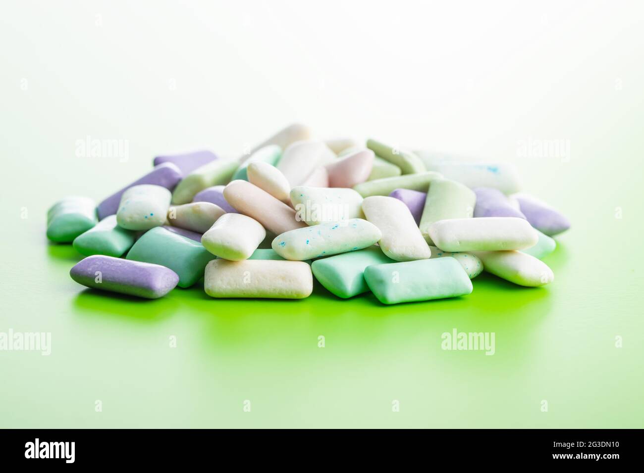 Mint chewing gum pads hi-res stock photography and images - Alamy