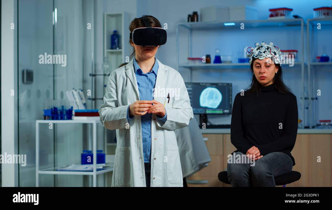 Using digital tablet vr goggles hi-res stock photography and images - Alamy