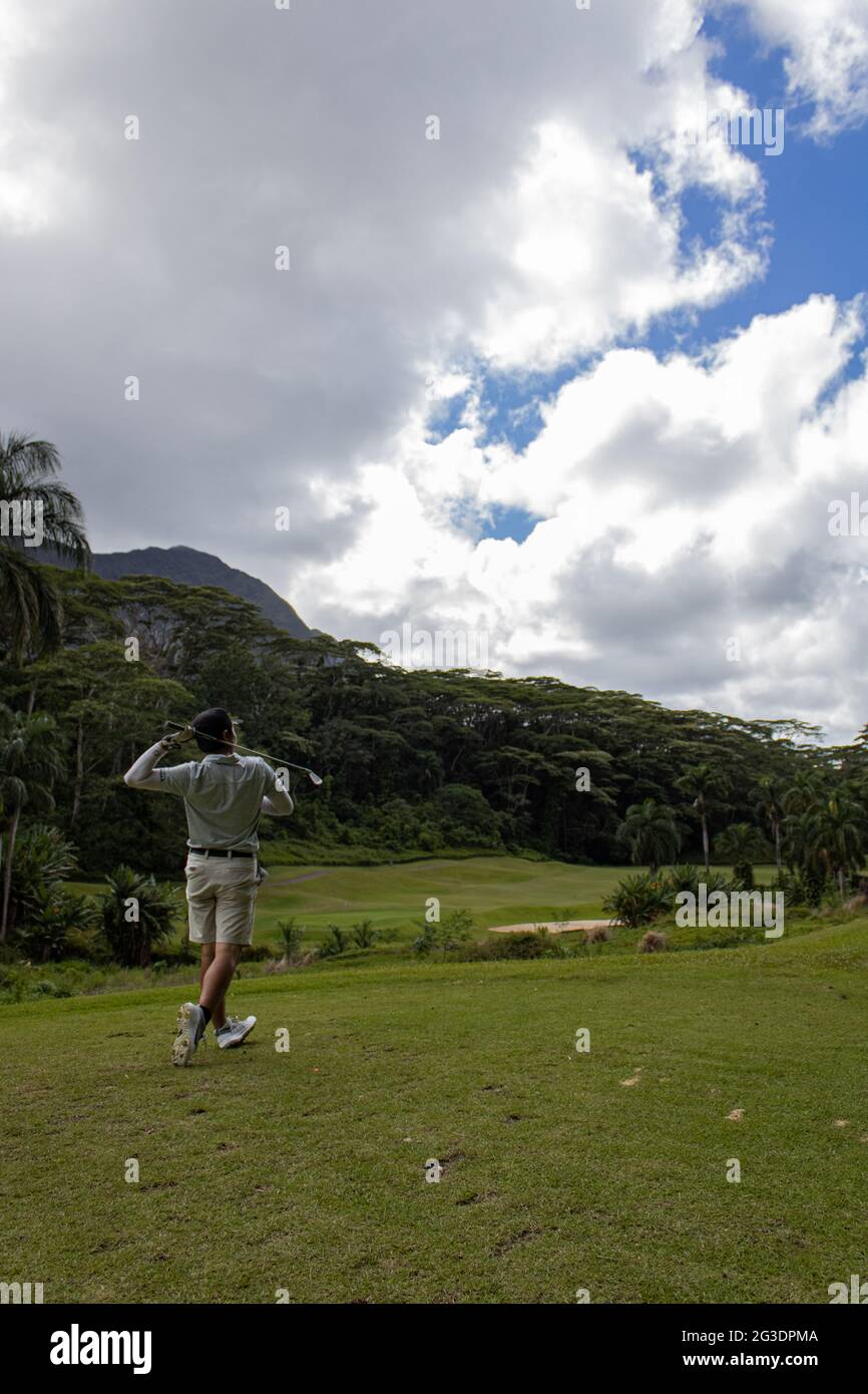 Beautiful high shutter speed captures of golf swings in Royal Hawaiian ...