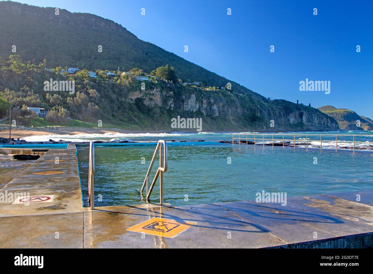 Coalcliff rock pool Stock Photo - Alamy