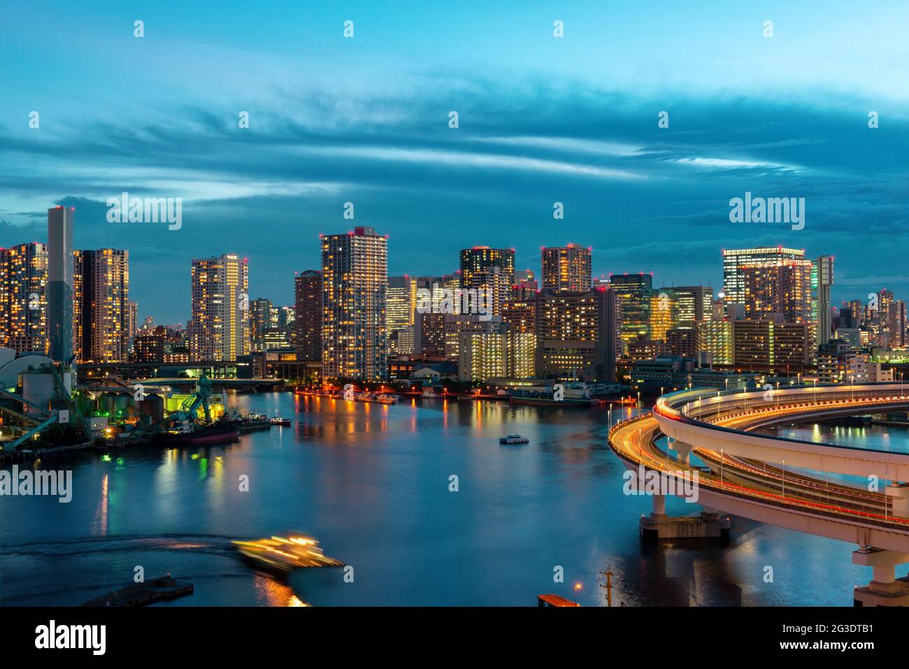 Beautiful landscape of architecture of famous modern district Tokyo ...