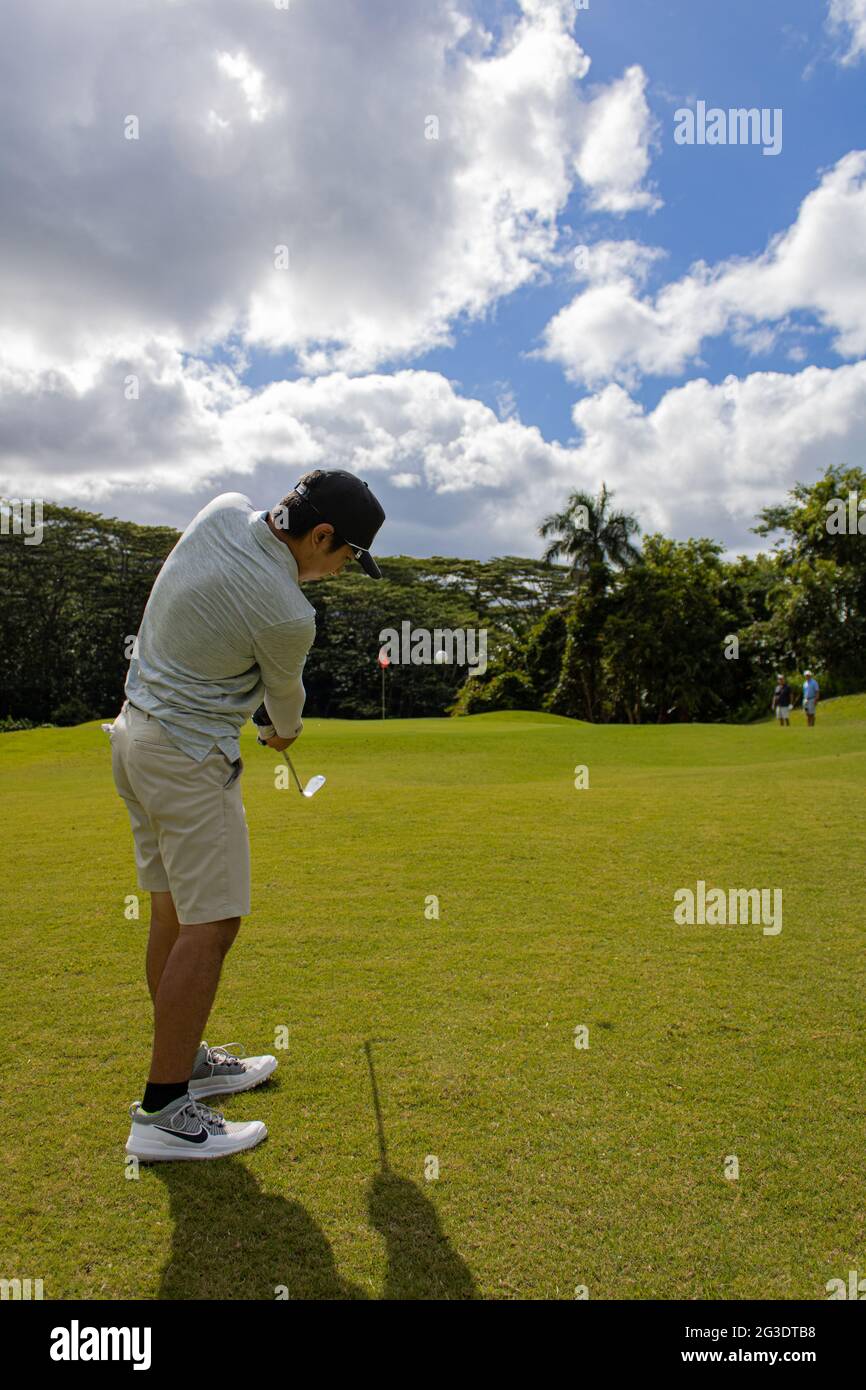 Beautiful high shutter speed captures of golf swings in Royal Hawaiian ...