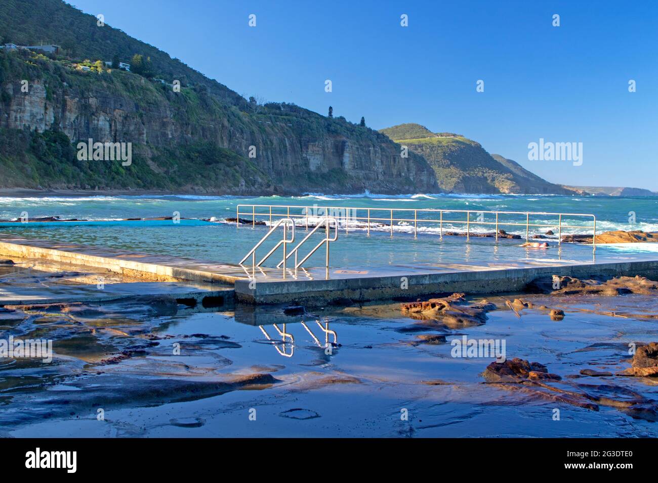Coalcliff rock pool Stock Photo - Alamy