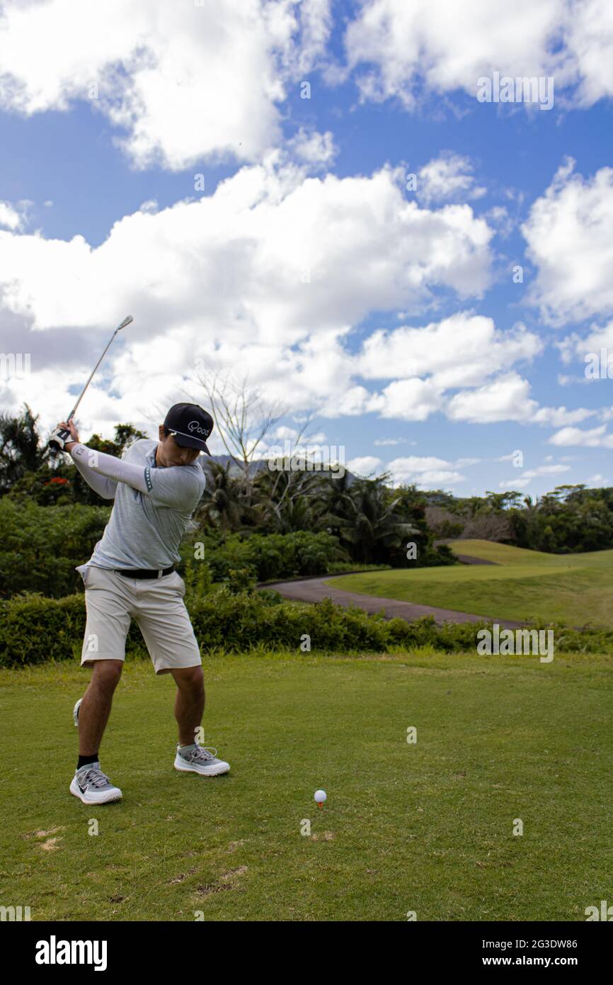 Beautiful high shutter speed captures of golf swings in Royal Hawaiian ...