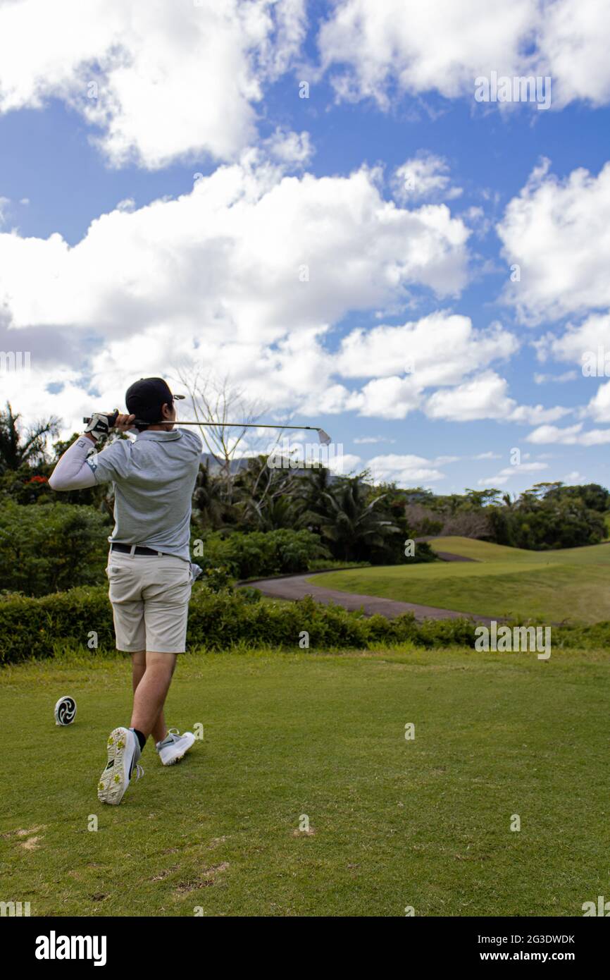 Beautiful high shutter speed captures of golf swings in Royal Hawaiian ...