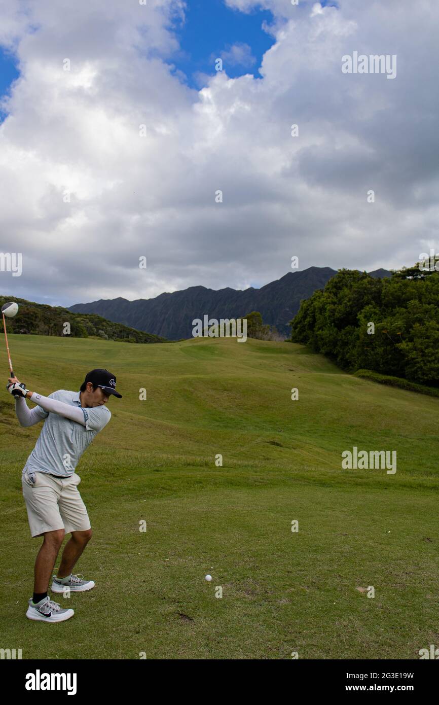 Beautiful high shutter speed captures of golf swings in Royal Hawaiian ...