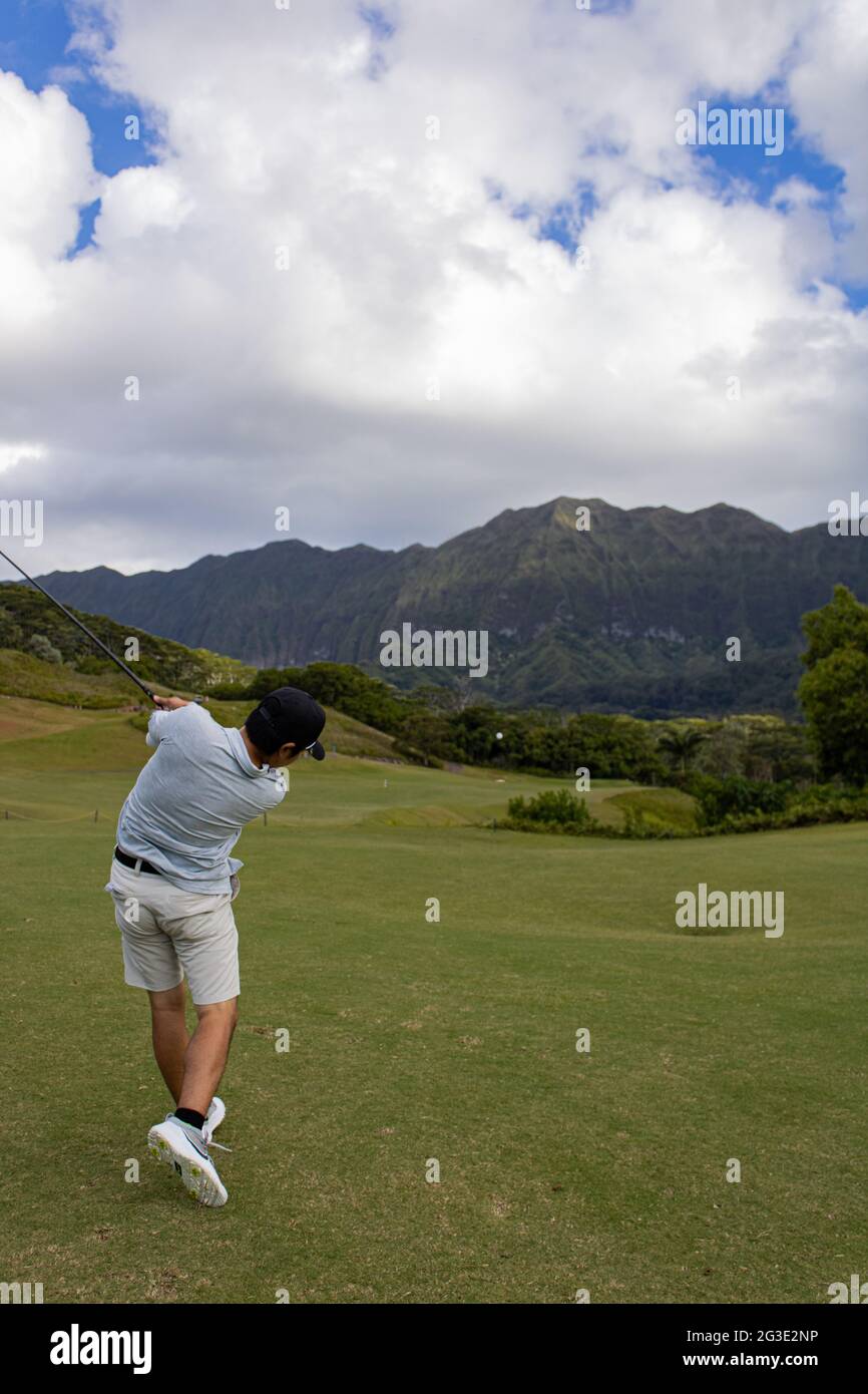 Beautiful high shutter speed captures of golf swings in Royal Hawaiian ...