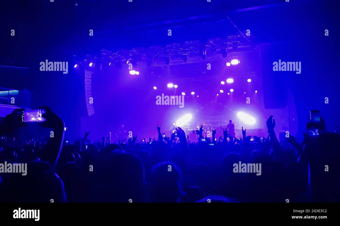 Rock star fans hi-res stock photography and images - Alamy