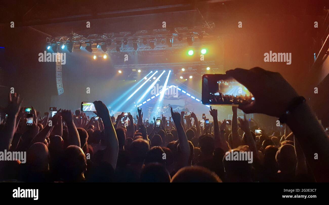 Heavy metal concert audience hi-res stock photography and images - Alamy