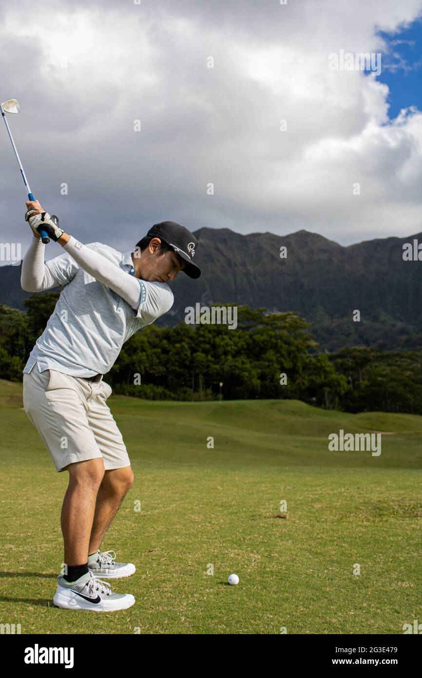 Beautiful high shutter speed captures of golf swings in Royal Hawaiian ...
