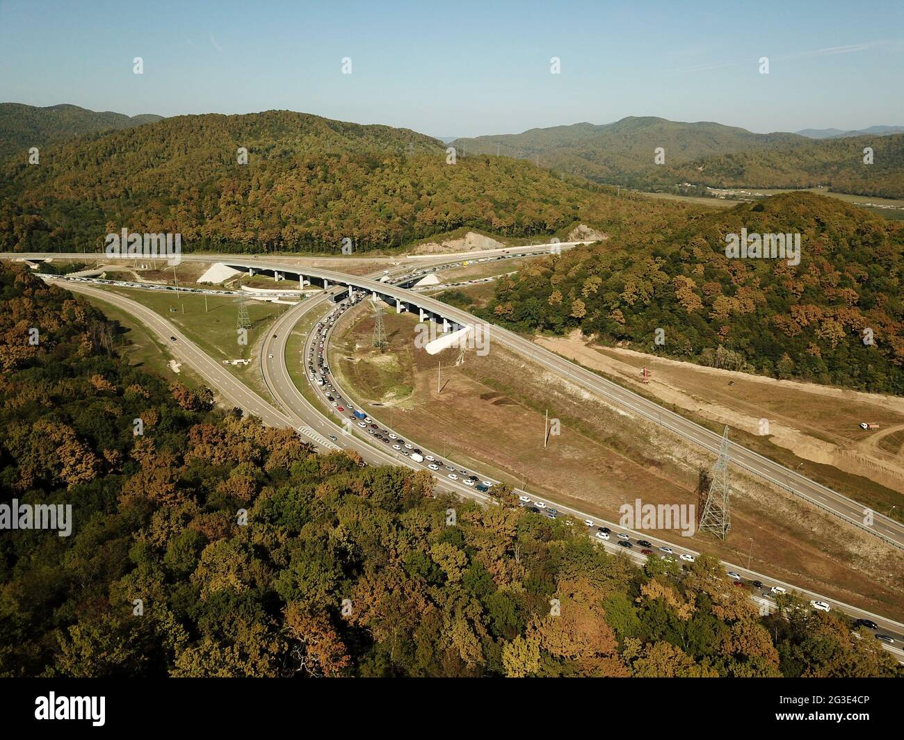 4k aerial view overhead bridge hi-res stock photography and images - Alamy