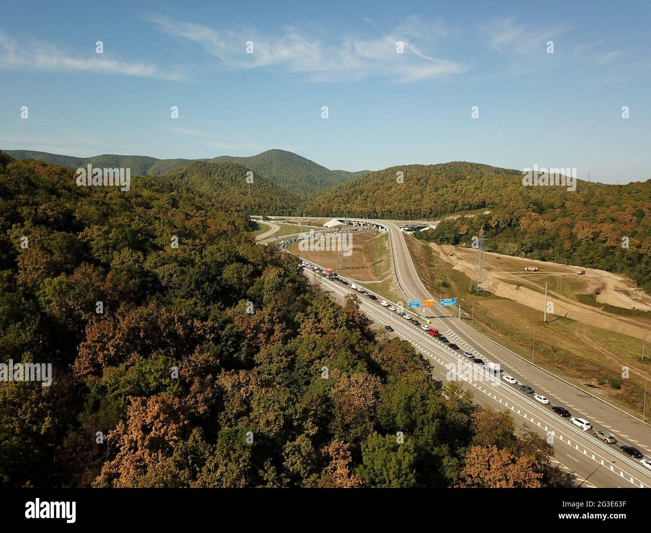4k aerial view overhead bridge hi-res stock photography and images - Alamy