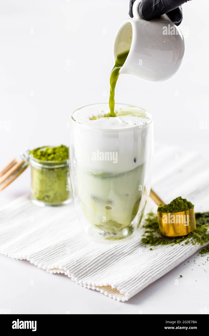 Pouring powder into glass hi-res stock photography and images - Alamy