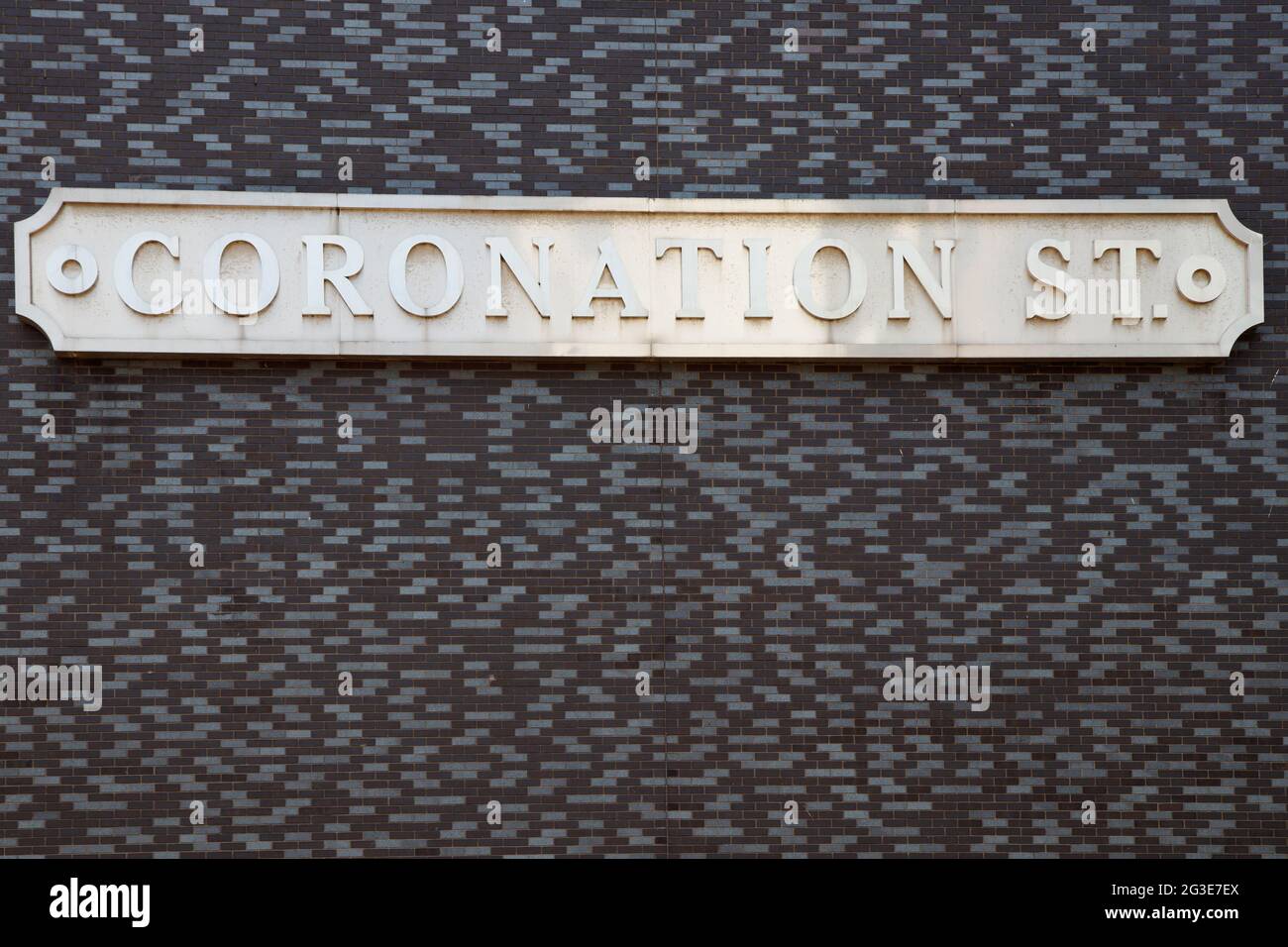 Coronation street sign hi-res stock photography and images - Alamy