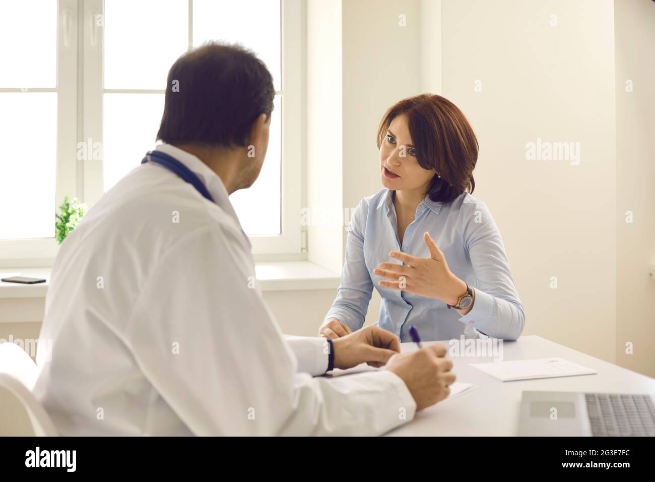 Patient describing symptoms to doctor High Resolution Stock Photography ...