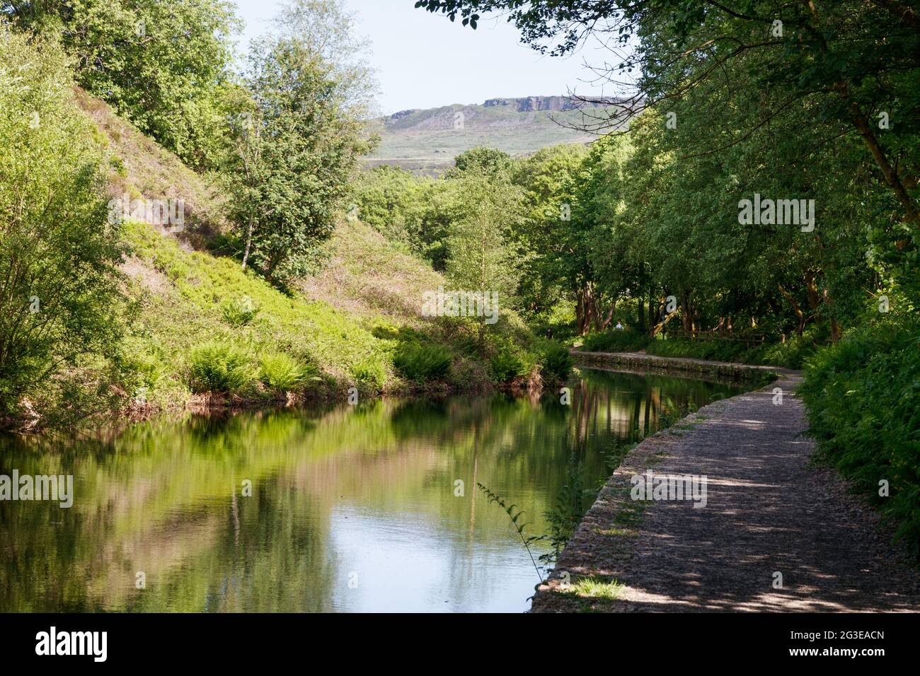 Huddersfield narrow canal pennines hi-res stock photography and images ...