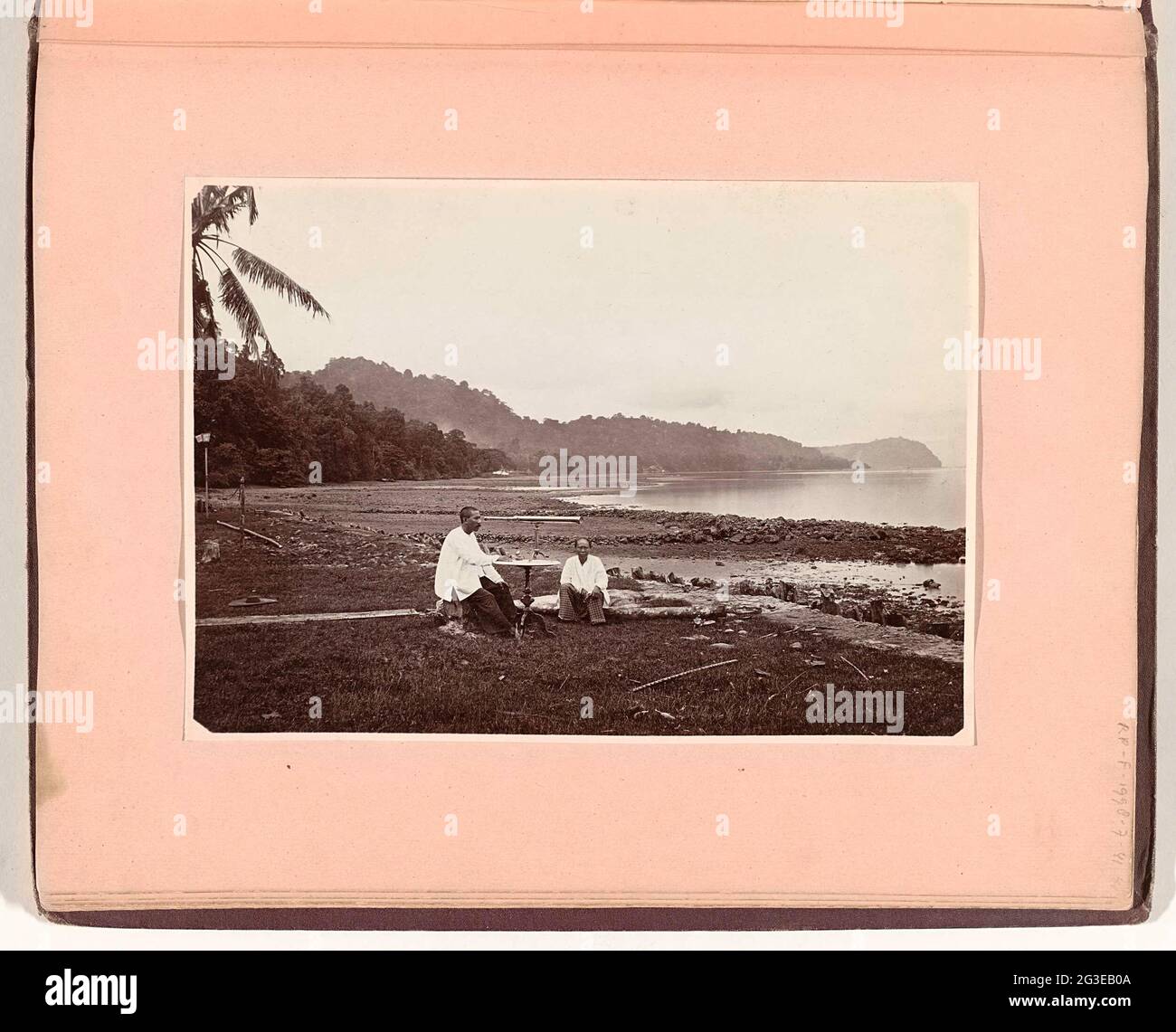 Two figures with a viewer on the beach of Groot Banda (Lontor of Banda ...