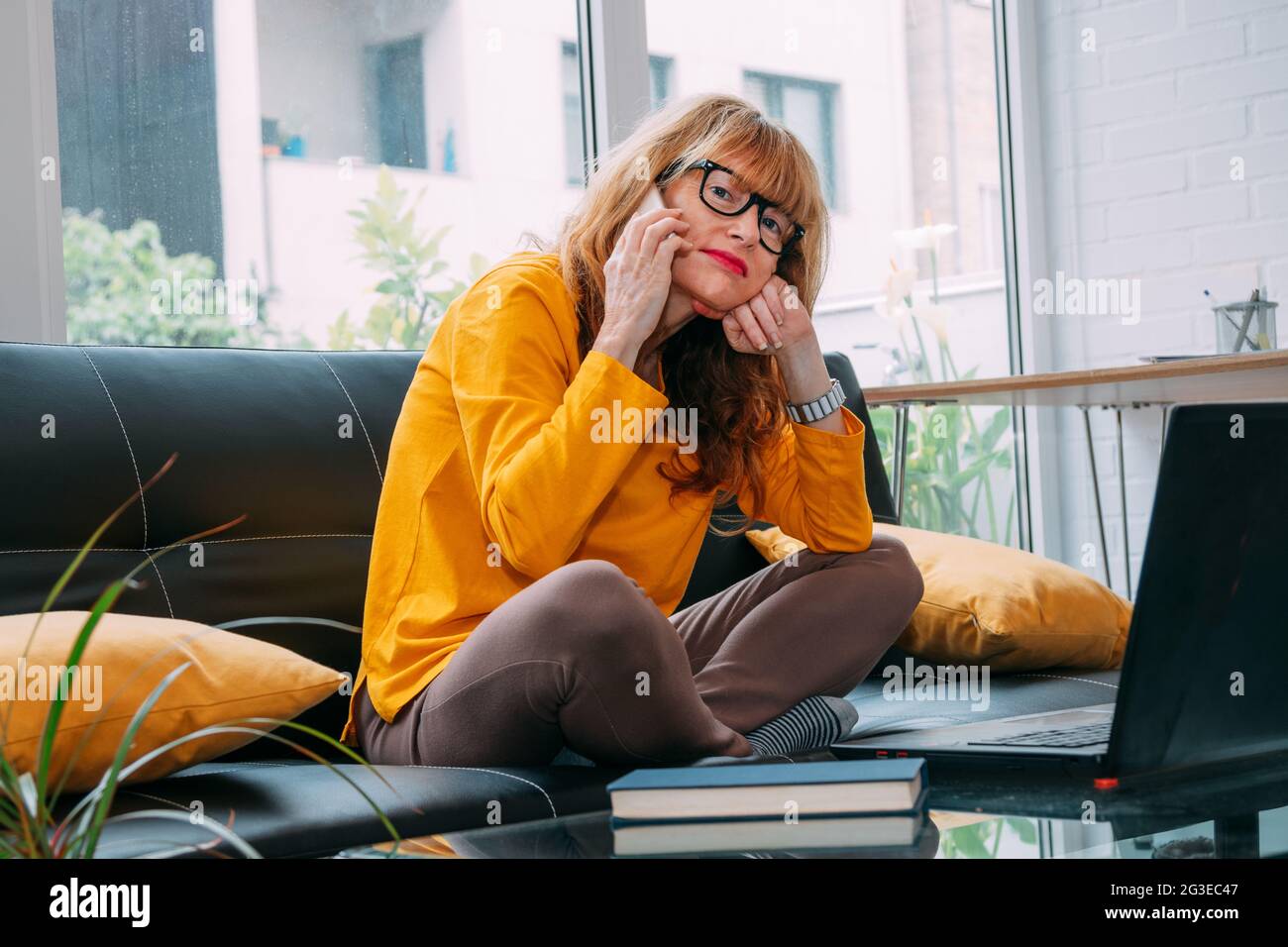 Fed up woman computer hi-res stock photography and images - Alamy