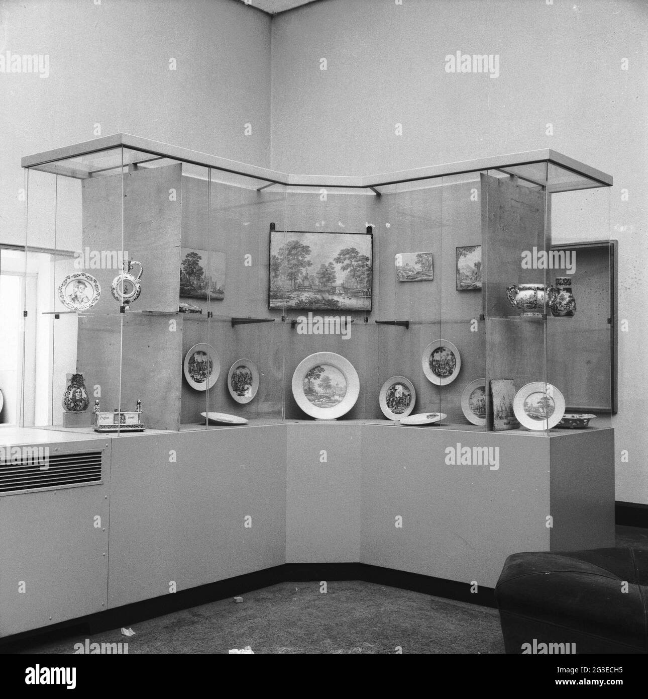 Handmade showcase Black and White Stock Photos & Images - Alamy