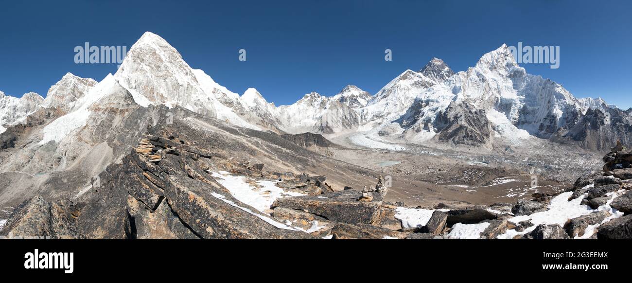Panoramic view of Mount Everest, Lhotse, Nuptse, Pumo Ri and Kala ...