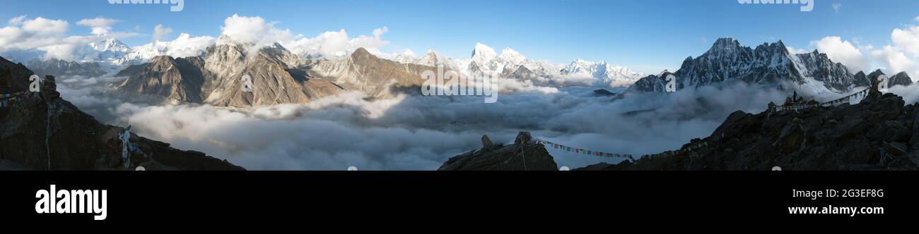 Evening panoramic view of Mount Everest, Lhotse, Makalu and Cho Oyu ...