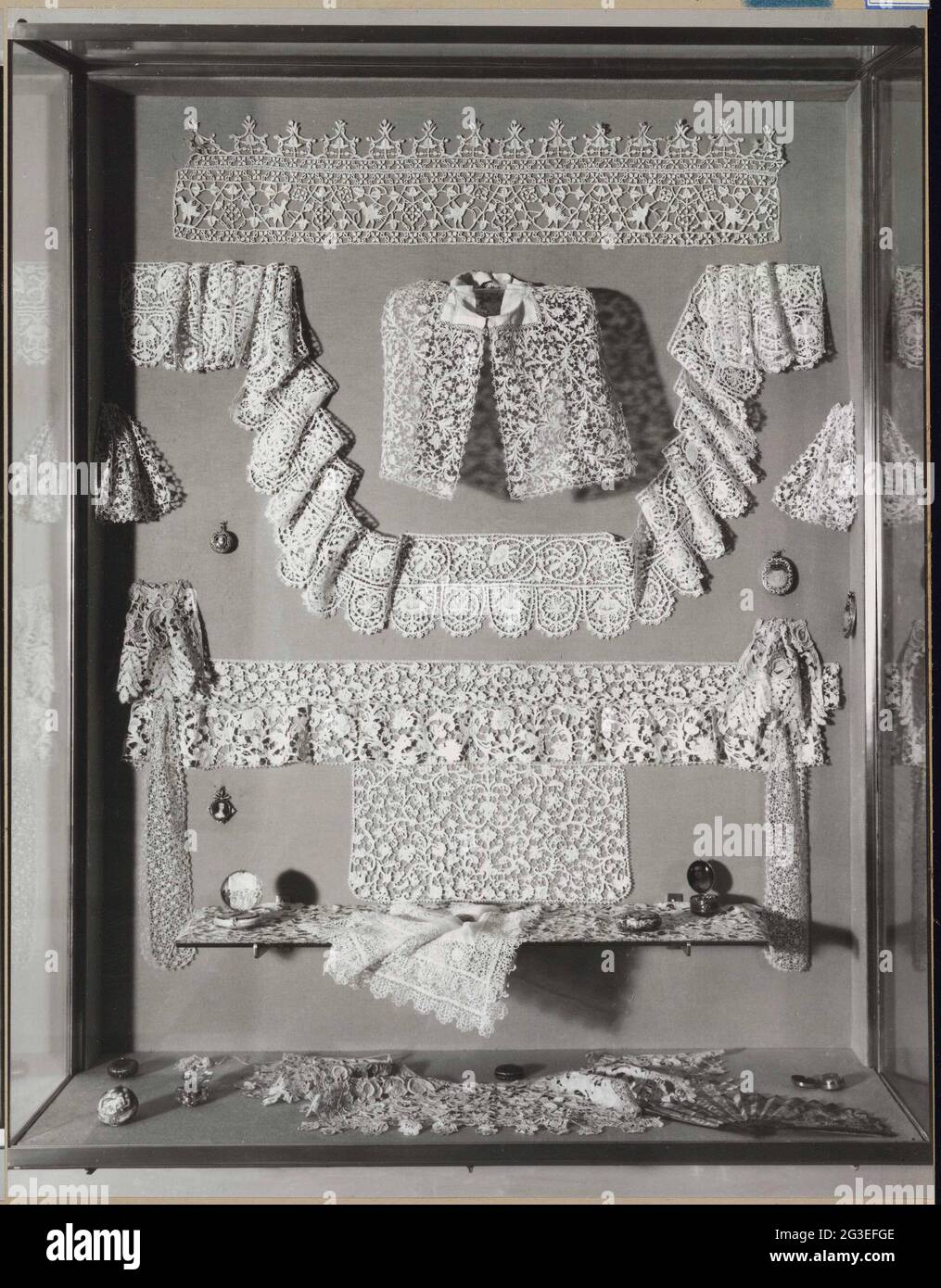 Showcase with various objects from lace and miniatures; Lace showcases ...