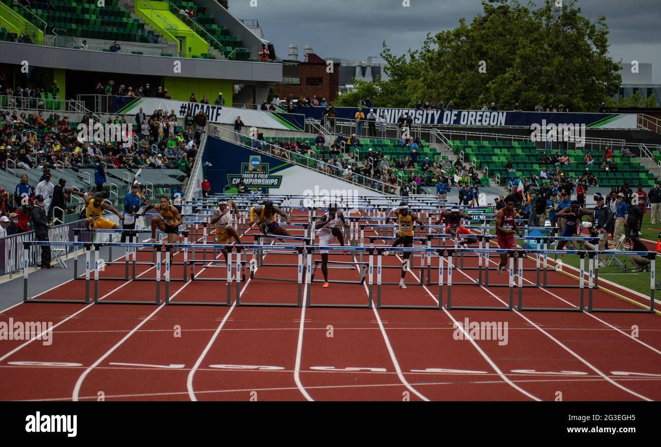 Mens 110 hurdles hi-res stock photography and images - Alamy