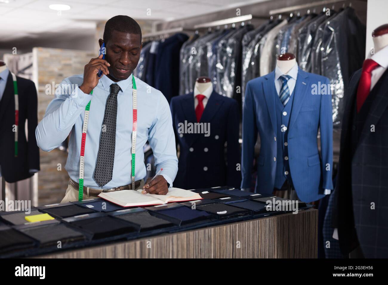 Employee worker counter taking order hi-res stock photography and ...