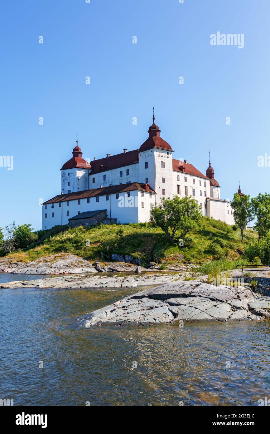 Beautiful castle on a hill hi-res stock photography and images - Alamy