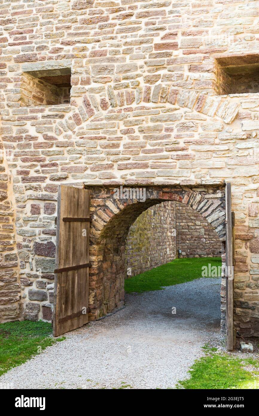 Historic vault exterior door hi-res stock photography and images - Alamy