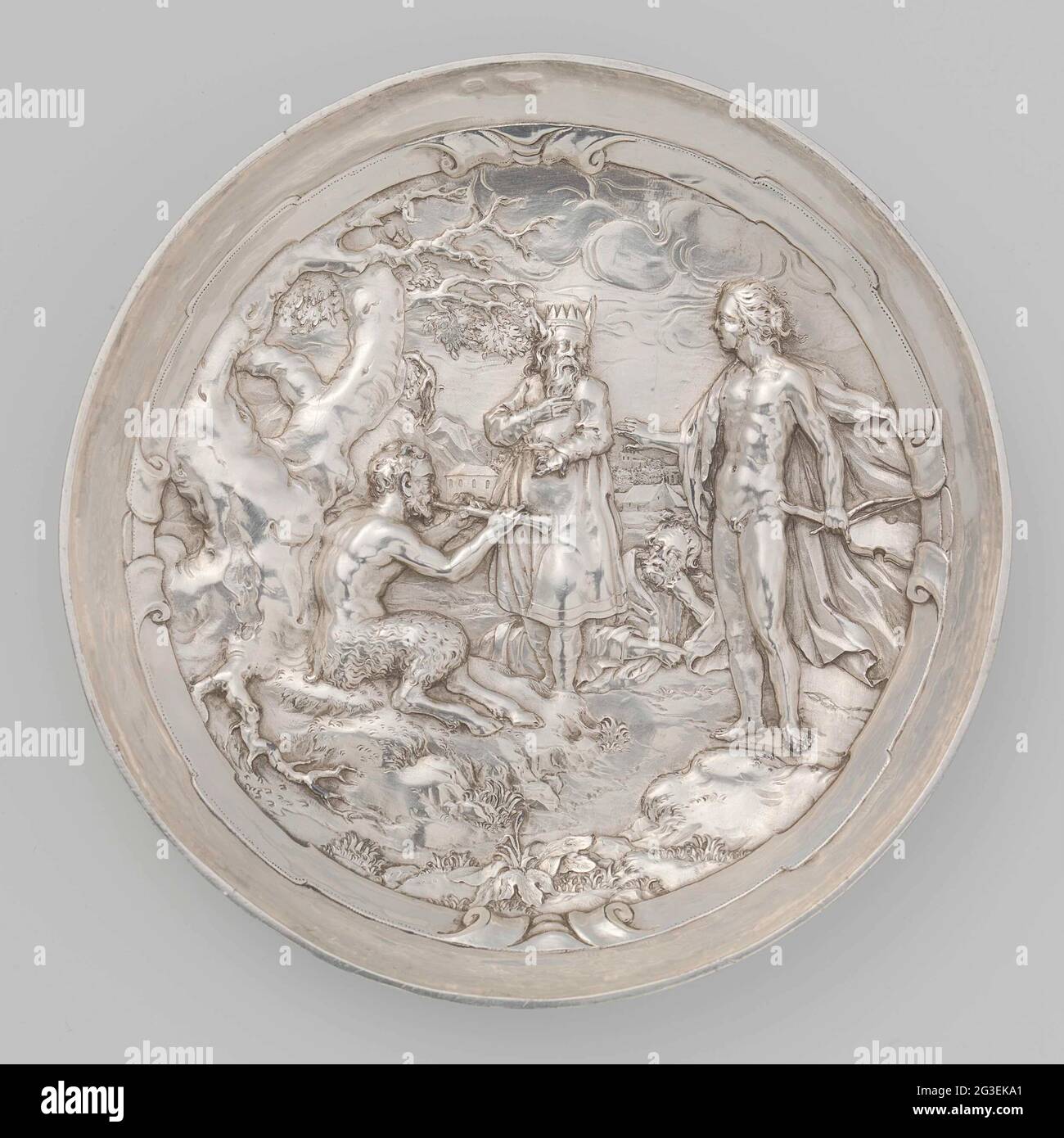 Drinking bowl with Apollo and Marsyas competition. Scale, completely ...