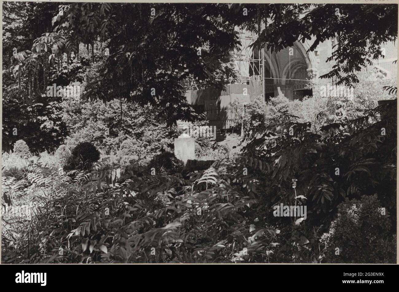 Garden with images and a view of the underpass; Garden at Villa Stock ...