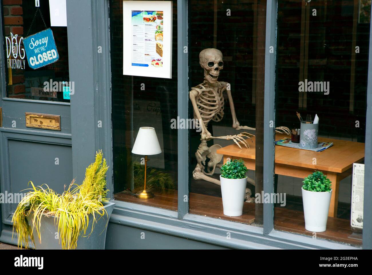 Skeleton bar hi-res stock photography and images - Alamy