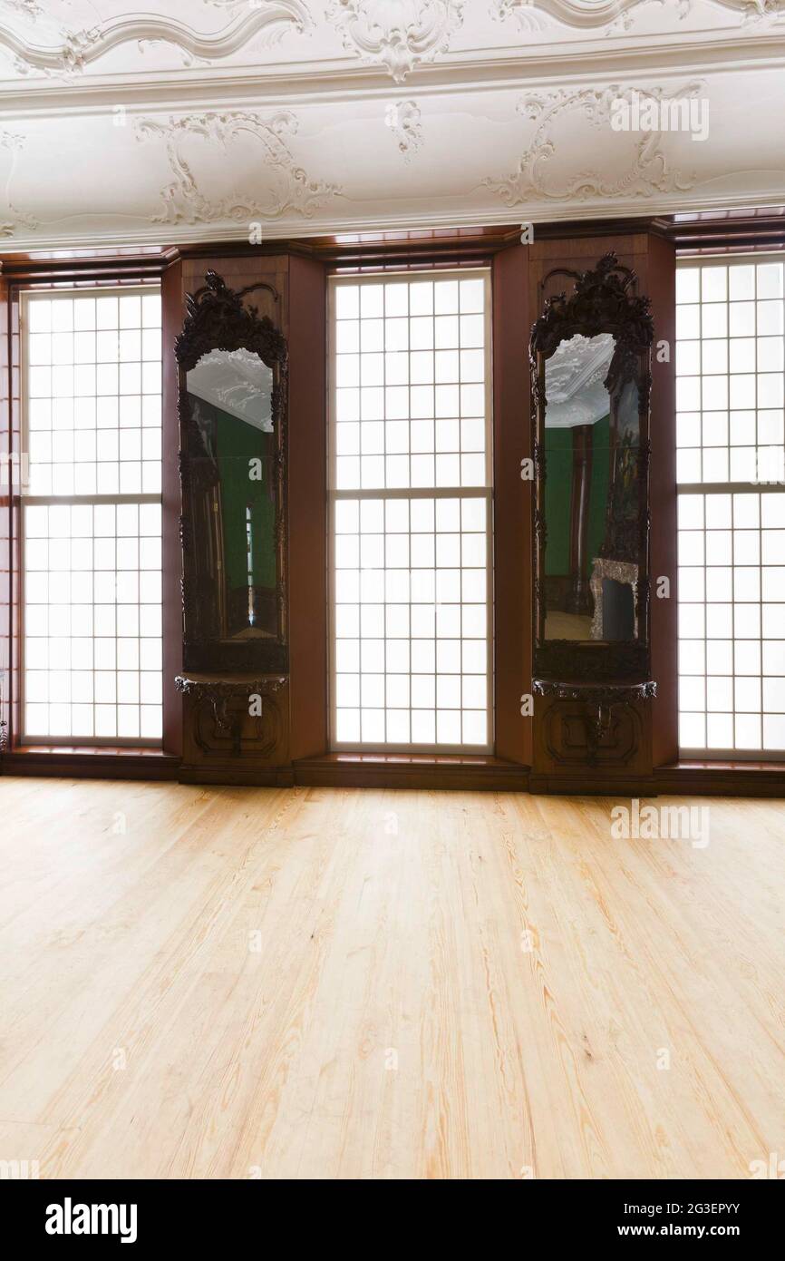 Part of the stirring room with two mirrors; Details Beuning room after ...