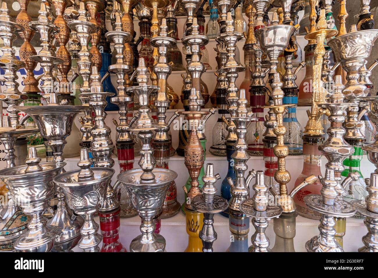 Traditional hookahs hi-res stock photography and images - Alamy