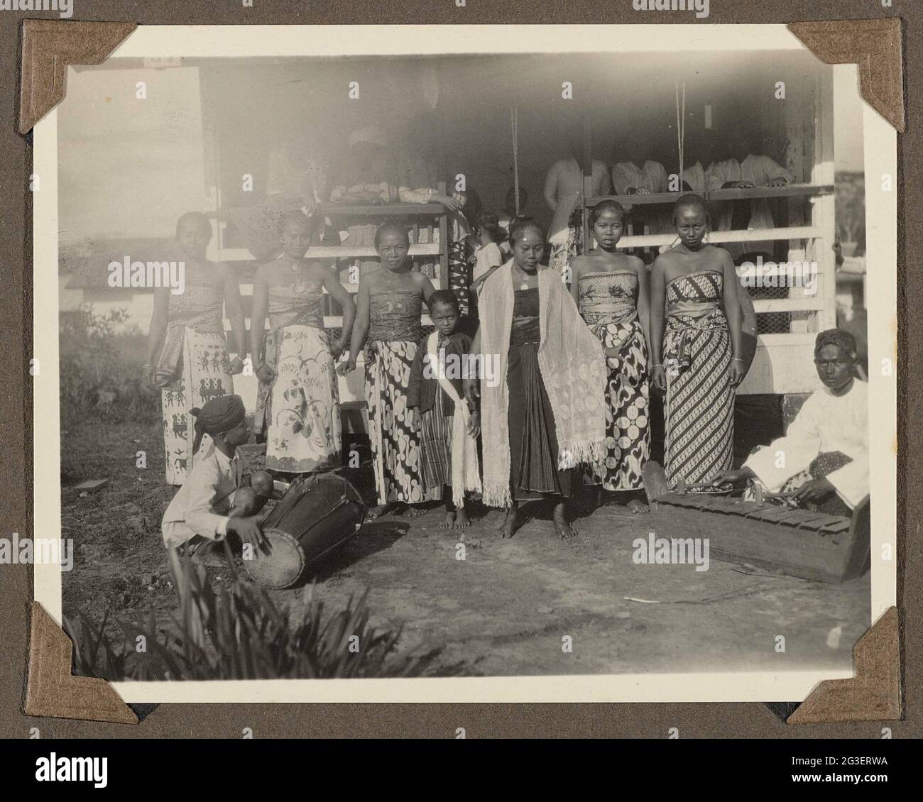 Women in suriname hi-res stock photography and images - Alamy