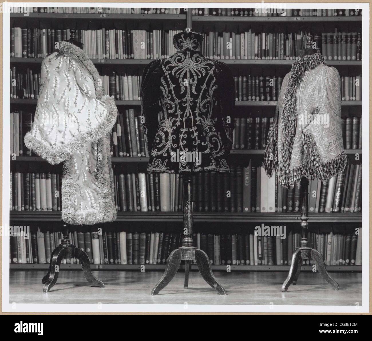 Library library with clothing on pail poppy; Establishment of historic ...