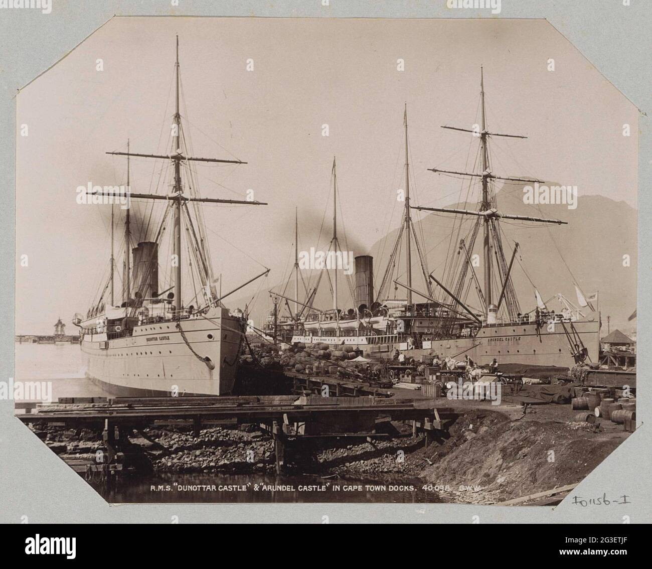Passenger ship cape town castle hi-res stock photography and images - Alamy