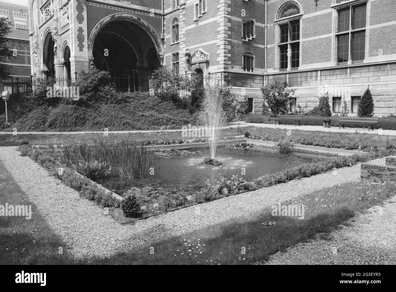 Pond next to underpass; Garden, summer 1990 Stock Photo - Alamy