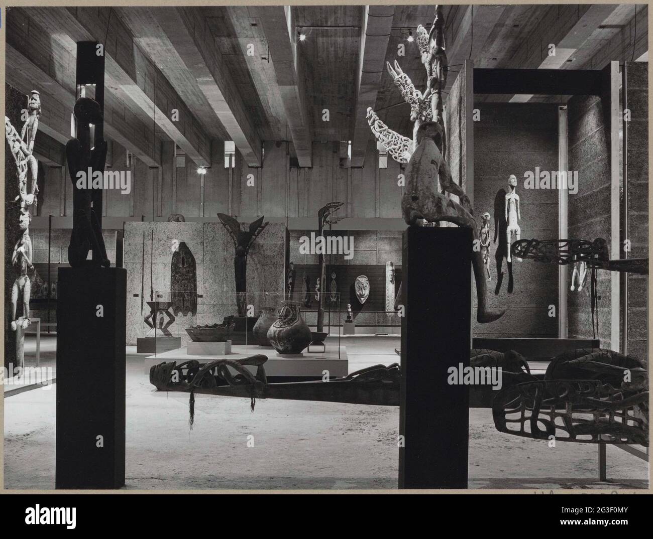 Space with various objects; Exhibition Papua art in the Rijksmuseum ...